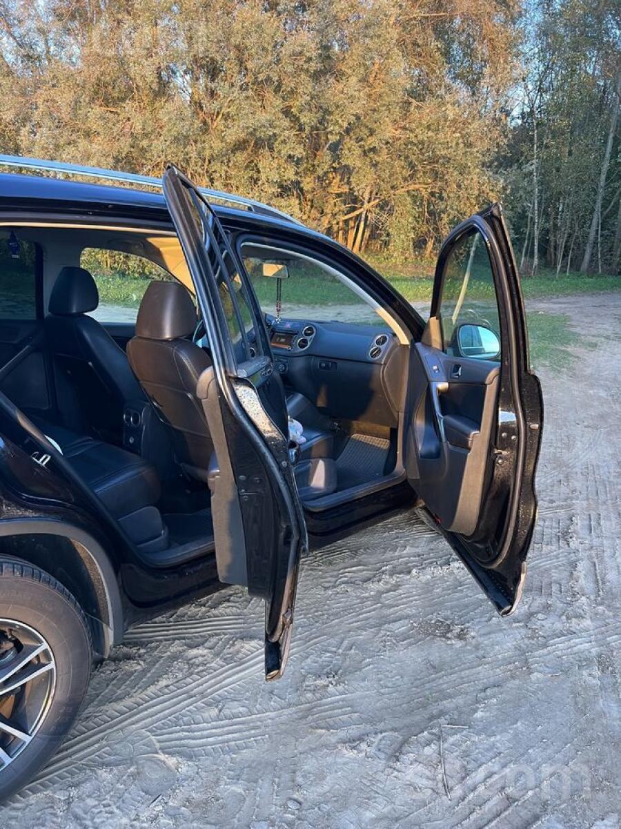Black Volkswagen Tiguan 2009 in Riga, with an engine capacity of 2.00 L and mileage of 289 thousand km for 4300 €, photo 13 on AUTOMOTO.COM.LV
