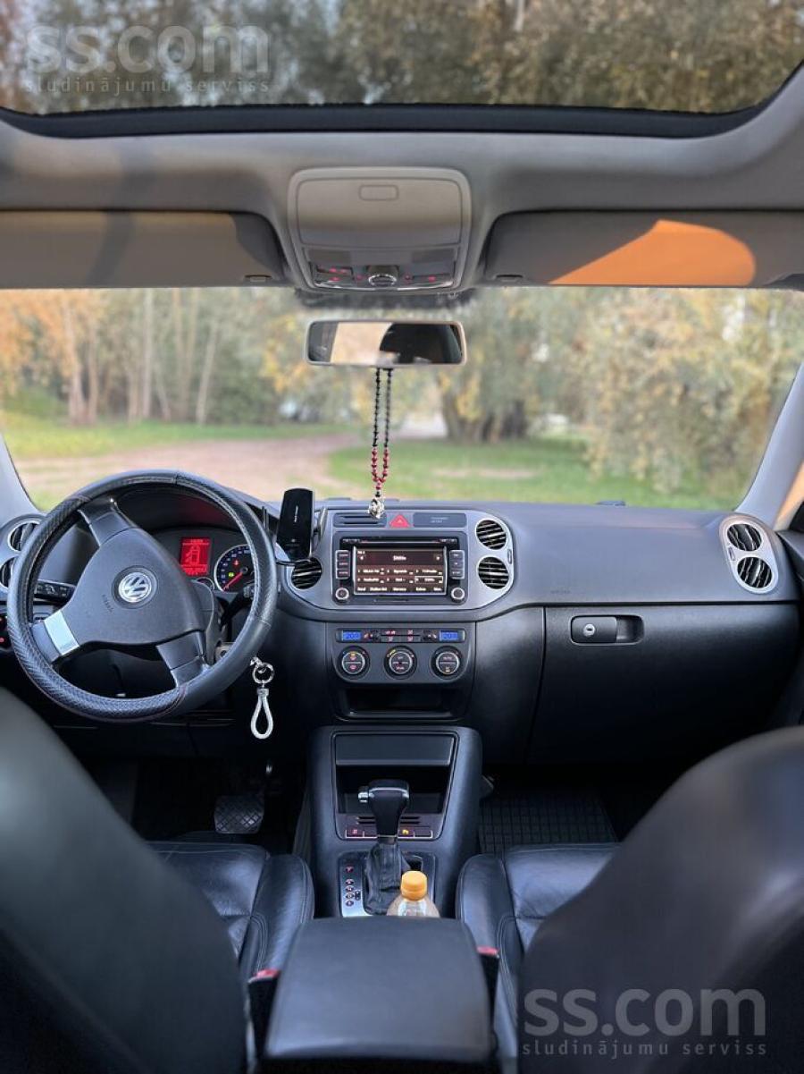 Black Volkswagen Tiguan 2009 in Riga, with an engine capacity of 2.00 L and mileage of 289 thousand km for 4300 €, photo 18 on AUTOMOTO.COM.LV