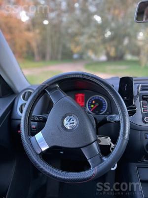Black Volkswagen Tiguan 2009 in Riga, with an engine capacity of 2.00 L and mileage of 289 thousand km for 4300 €, photo 20 on AUTOMOTO.COM.LV