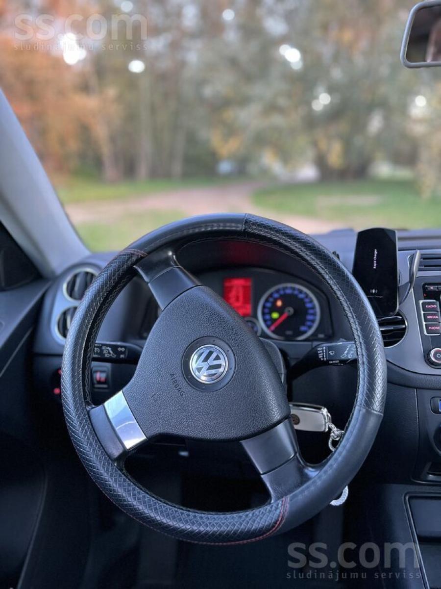 Black Volkswagen Tiguan 2009 in Riga, with an engine capacity of 2.00 L and mileage of 289 thousand km for 4300 €, photo 20 on AUTOMOTO.COM.LV
