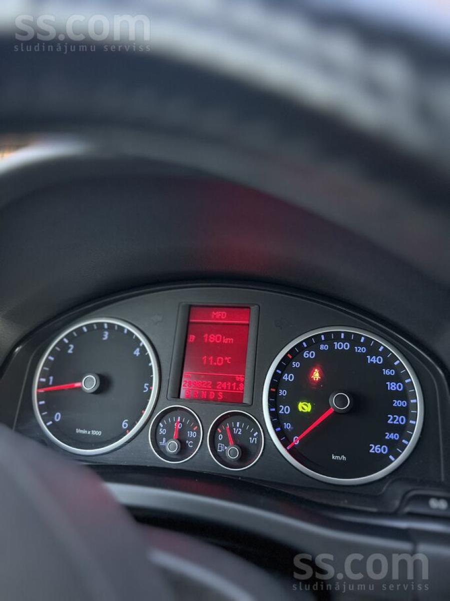 Black Volkswagen Tiguan 2009 in Riga, with an engine capacity of 2.00 L and mileage of 289 thousand km for 4300 €, photo 22 on AUTOMOTO.COM.LV