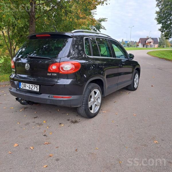 Volkswagen Tiguan 2009 Rēzekne vietnē Melns Volkswagen Tiguan 2009 Rēzekne, ar dzinēja tilpumu 2.00 L un nobraukumu 0 tūkst. km par 5750 €, foto 6 vietnē AUTOMOTO.COM.LV
