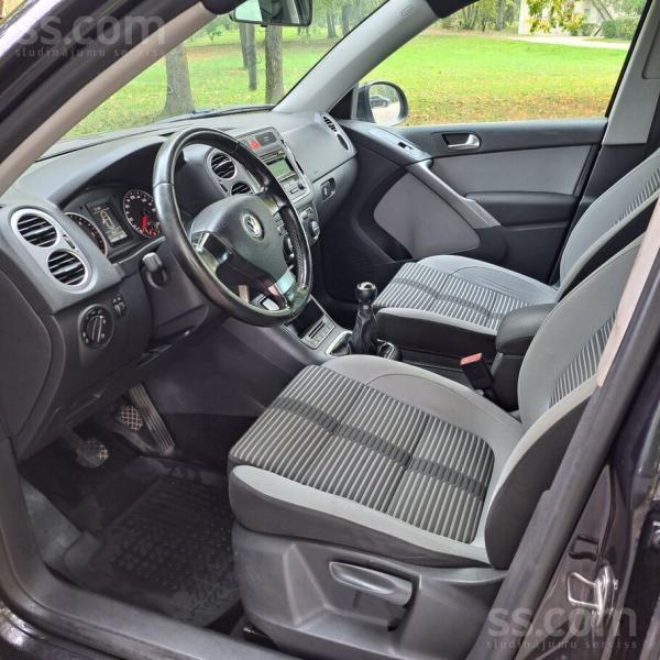 Volkswagen Tiguan 2009 Rēzekne vietnē Melns Volkswagen Tiguan 2009 Rēzekne, ar dzinēja tilpumu 2.00 L un nobraukumu 0 tūkst. km par 5750 €, foto 9 vietnē AUTOMOTO.COM.LV