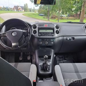 Melns Volkswagen Tiguan 2009 Rēzekne, ar dzinēja tilpumu 2.00 L un nobraukumu 0 tūkst. km par 5750 €, foto 11 vietnē AUTOMOTO.COM.LV