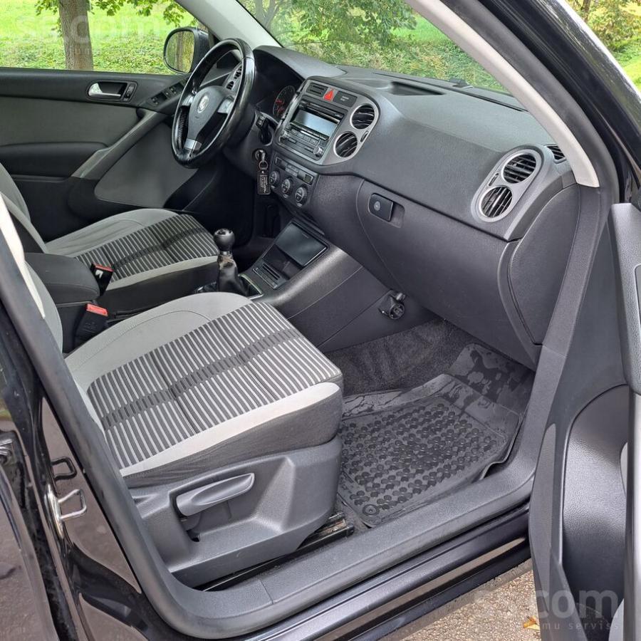Melns Volkswagen Tiguan 2009 Rēzekne, ar dzinēja tilpumu 2.00 L un nobraukumu 0 tūkst. km par 5750 €, foto 12 vietnē AUTOMOTO.COM.LV