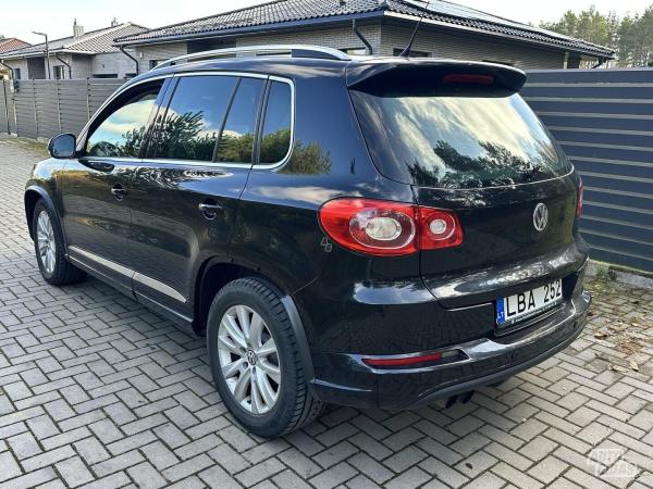 Black Volkswagen Tiguan 2009 in Vilnius, with an engine capacity of 2.00 L and mileage of 450 thousand km for 4500 €, photo 5 on AUTOMOTO.COM.LV