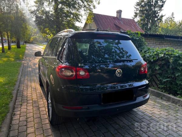 Melns Volkswagen Tiguan 2010 Rīga, ar dzinēja tilpumu 2.00 L un nobraukumu 228 tūkst. km par 6250 €, foto 4 vietnē AUTOMOTO.COM.LV