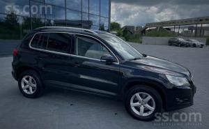 Melns Volkswagen Tiguan 2010 Viļņa, ar dzinēja tilpumu 2.00 L un nobraukumu 201 tūkst. km par 6699 €, foto 2 vietnē AUTOMOTO.COM.LV