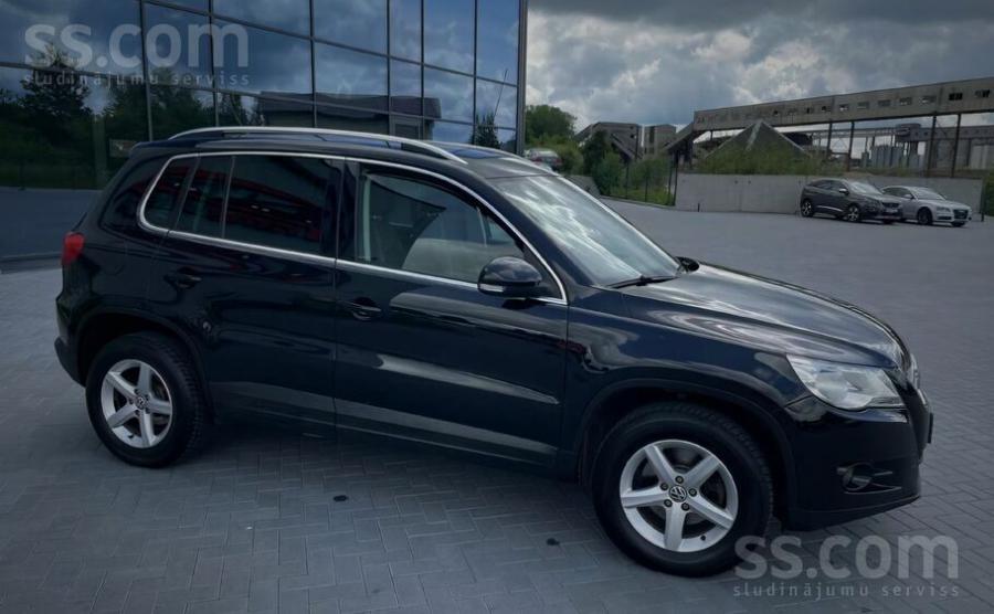 Melns Volkswagen Tiguan 2010 Viļņa, ar dzinēja tilpumu 2.00 L un nobraukumu 201 tūkst. km par 6699 €, foto 2 vietnē AUTOMOTO.COM.LV