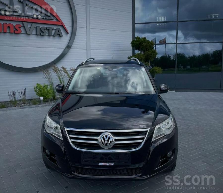 Melns Volkswagen Tiguan 2010 Viļņa, ar dzinēja tilpumu 2.00 L un nobraukumu 201 tūkst. km par 6699 €, foto 3 vietnē AUTOMOTO.COM.LV