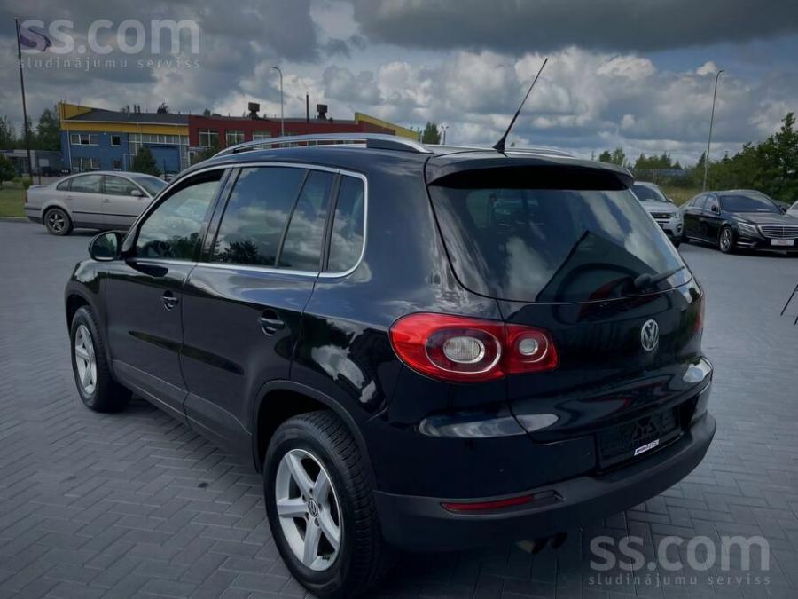 Melns Volkswagen Tiguan 2010 Viļņa, ar dzinēja tilpumu 2.00 L un nobraukumu 201 tūkst. km par 6699 €, foto 7 vietnē AUTOMOTO.COM.LV