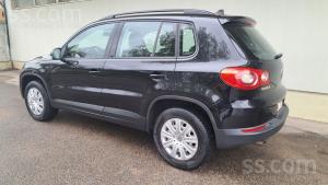 Black Volkswagen Tiguan 2010 in Ogre, with an engine capacity of 1.40 L and mileage of 202 thousand km for 5850 €, photo 2 on AUTOMOTO.COM.LV