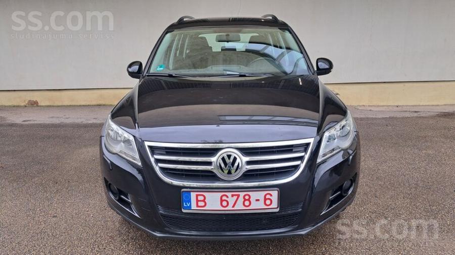 Black Volkswagen Tiguan 2010 in Ogre, with an engine capacity of 1.40 L and mileage of 202 thousand km for 5850 €, photo 3 on AUTOMOTO.COM.LV