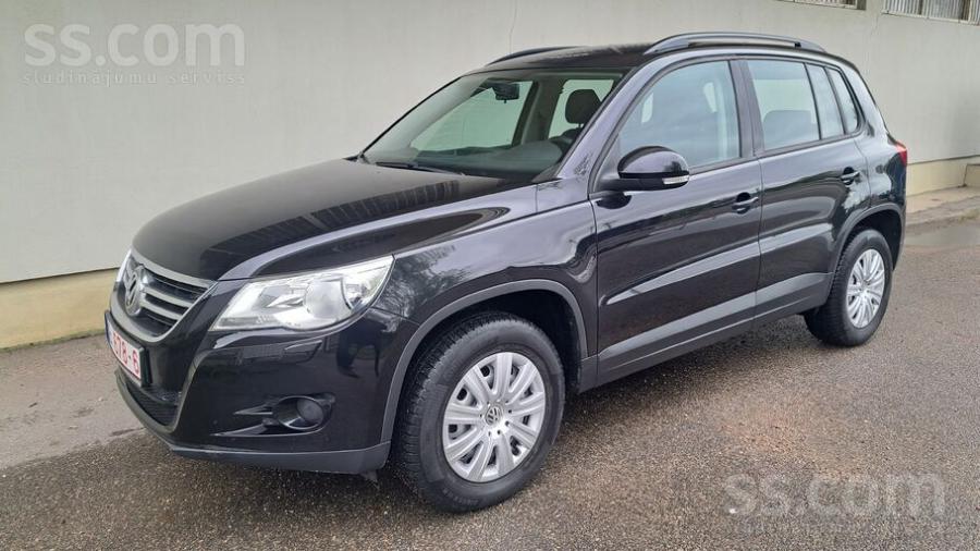 Black Volkswagen Tiguan 2010 in Ogre, with an engine capacity of 1.40 L and mileage of 202 thousand km for 5850 €, photo 5 on AUTOMOTO.COM.LV