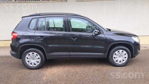 Melns Volkswagen Tiguan 2010 Ogre, ar dzinēja tilpumu 1.40 L un nobraukumu 202 tūkst. km par 5850 €, foto 6 vietnē AUTOMOTO.COM.LV