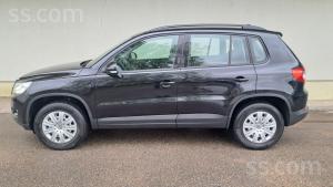 Black Volkswagen Tiguan 2010 in Ogre, with an engine capacity of 1.40 L and mileage of 202 thousand km for 5850 €, photo 7 on AUTOMOTO.COM.LV