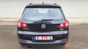Black Volkswagen Tiguan 2010 in Ogre, with an engine capacity of 1.40 L and mileage of 202 thousand km for 5850 €, photo 8 on AUTOMOTO.COM.LV