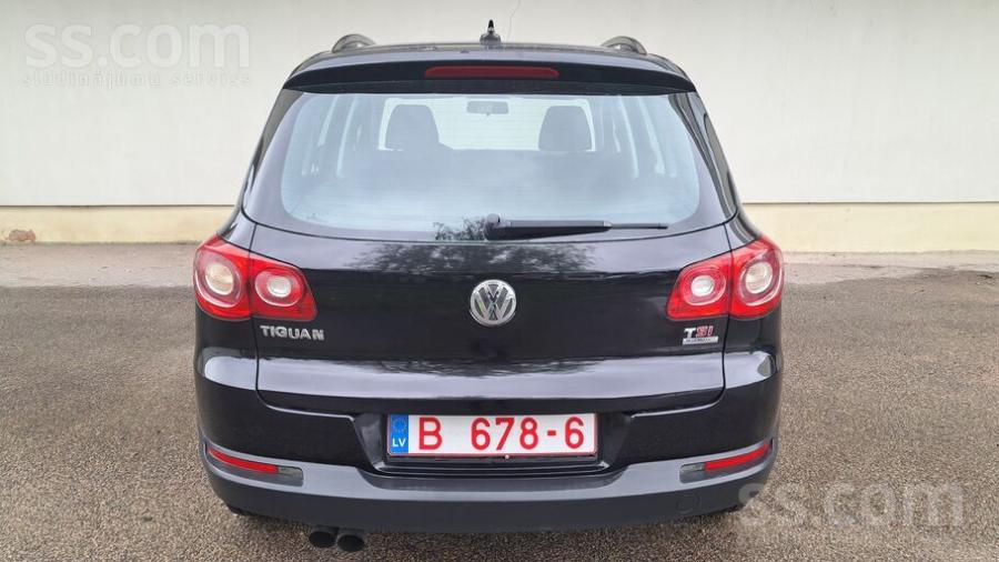 Black Volkswagen Tiguan 2010 in Ogre, with an engine capacity of 1.40 L and mileage of 202 thousand km for 5850 €, photo 8 on AUTOMOTO.COM.LV
