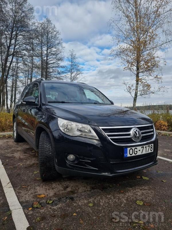 Melns Volkswagen Tiguan 2010 Daugavpils, ar dzinēja tilpumu 2.00 L un nobraukumu 262 tūkst. km par 7800 €, foto 2 vietnē AUTOMOTO.COM.LV