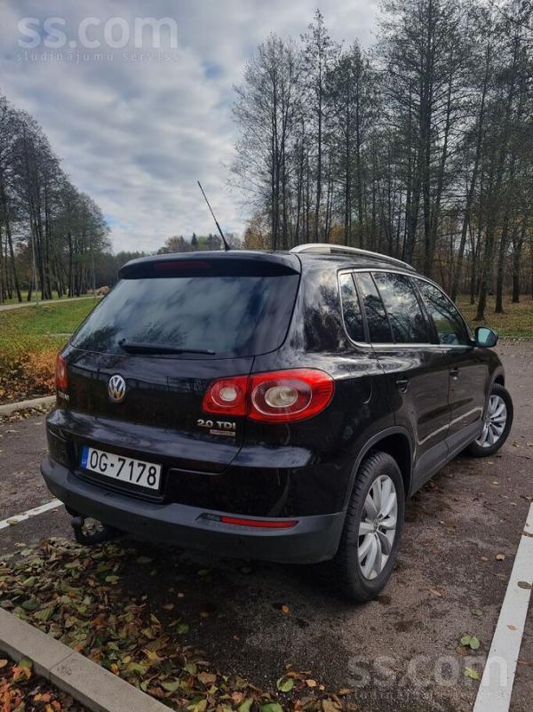 Melns Volkswagen Tiguan 2010 Daugavpils, ar dzinēja tilpumu 2.00 L un nobraukumu 262 tūkst. km par 7800 €, foto 3 vietnē AUTOMOTO.COM.LV