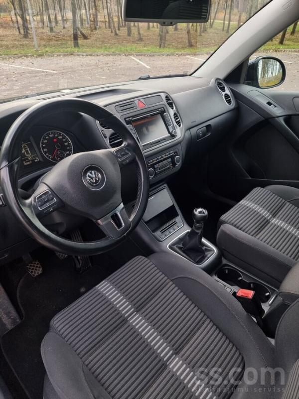 Melns Volkswagen Tiguan 2010 Daugavpils, ar dzinēja tilpumu 2.00 L un nobraukumu 262 tūkst. km par 7800 €, foto 5 vietnē AUTOMOTO.COM.LV