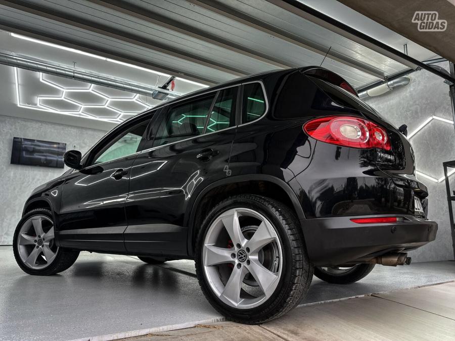 Black Volkswagen Tiguan 2010 in Kaunas, with an engine capacity of 2.00 L and mileage of 332 thousand km for 6550 €, photo 6 on AUTOMOTO.COM.LV