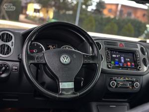 Black Volkswagen Tiguan 2010 in Kaunas, with an engine capacity of 2.00 L and mileage of 332 thousand km for 6550 €, photo 21 on AUTOMOTO.COM.LV