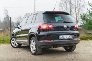 Black Volkswagen Tiguan 2010 in Riga, with an engine capacity of 2.00 L and mileage of 332 thousand km for 6990 €, photo 4 on AUTOMOTO.COM.LV