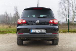 Black Volkswagen Tiguan 2010 in Riga, with an engine capacity of 2.00 L and mileage of 332 thousand km for 6990 €, photo 5 on AUTOMOTO.COM.LV