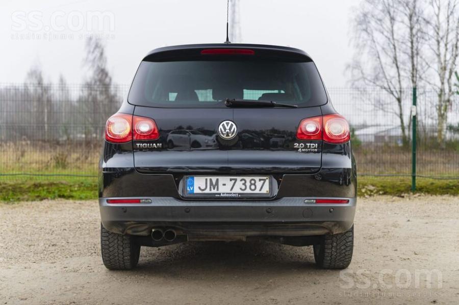 Black Volkswagen Tiguan 2010 in Riga, with an engine capacity of 2.00 L and mileage of 332 thousand km for 6990 €, photo 5 on AUTOMOTO.COM.LV