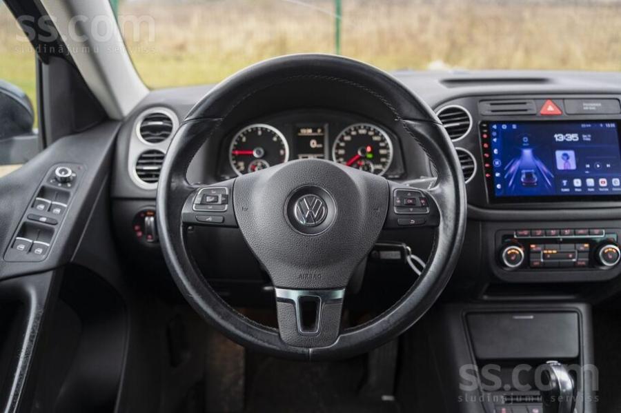 Black Volkswagen Tiguan 2010 in Riga, with an engine capacity of 2.00 L and mileage of 332 thousand km for 6990 €, photo 15 on AUTOMOTO.COM.LV