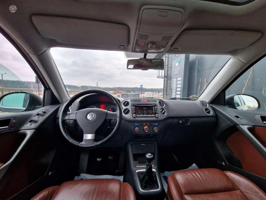 Melns Volkswagen Tiguan 2010 Viļņa, ar dzinēja tilpumu 1.97 L un nobraukumu 219 tūkst. km par 6750 €, foto 6 vietnē AUTOMOTO.COM.LV