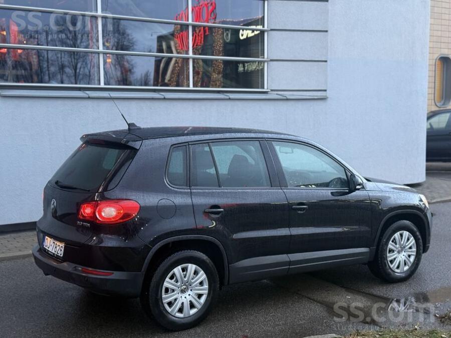 Black Volkswagen Tiguan 2010 in Riga, with an engine capacity of 2.00 L and mileage of 0 thousand km for 5400 €, photo 3 on AUTOMOTO.COM.LV