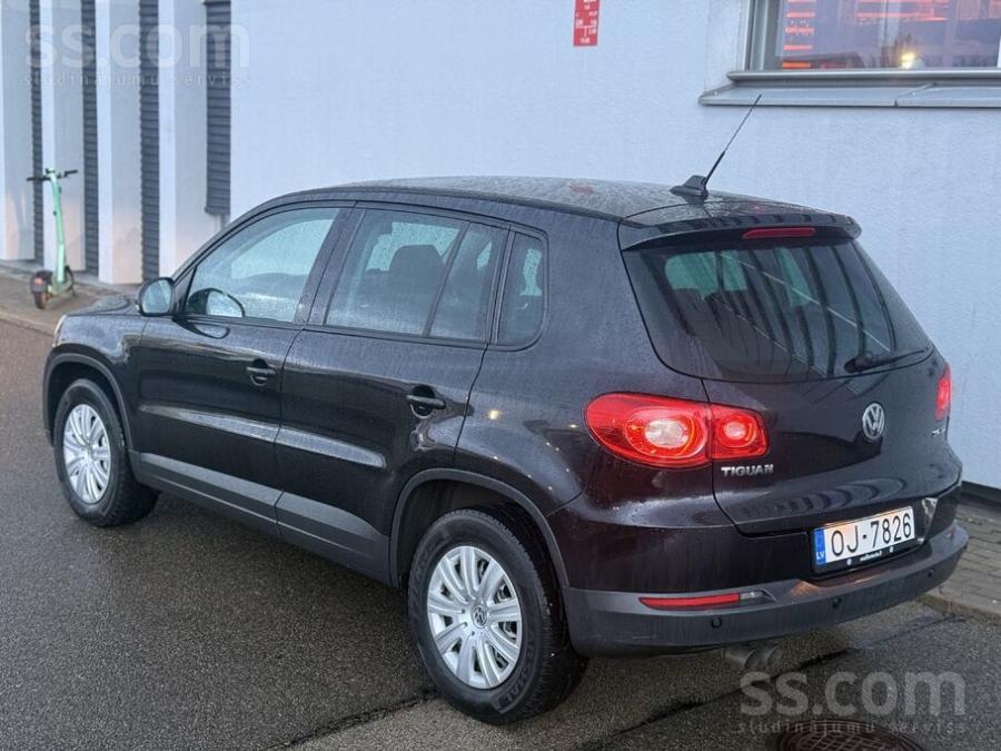 Black Volkswagen Tiguan 2010 in Riga, with an engine capacity of 2.00 L and mileage of 0 thousand km for 5400 €, photo 4 on AUTOMOTO.COM.LV