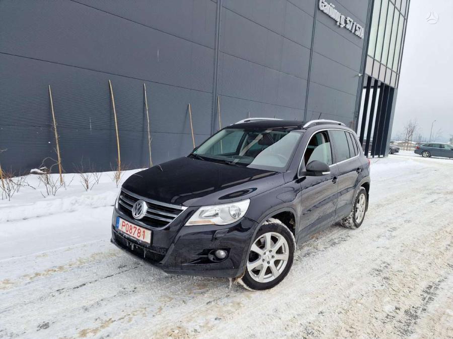 Black Volkswagen Tiguan 2010 in Vilnius, with an engine capacity of 1.97 L and mileage of 217 thousand km for 6499 €, photo 1 on AUTOMOTO.COM.LV