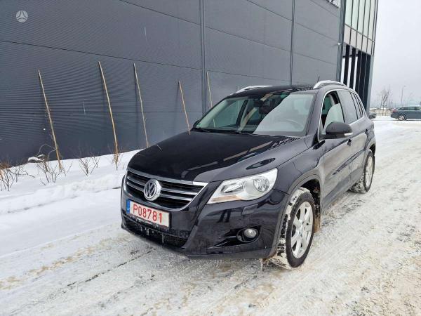 Black Volkswagen Tiguan 2010 in Vilnius, with an engine capacity of 1.97 L and mileage of 217 thousand km for 6499 €, photo 4 on AUTOMOTO.COM.LV