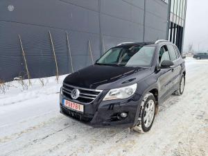 Black Volkswagen Tiguan 2010 in Vilnius, with an engine capacity of 1.97 L and mileage of 217 thousand km for 6499 €, photo 4 on AUTOMOTO.COM.LV