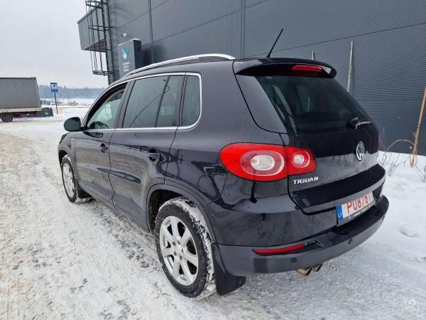 Black Volkswagen Tiguan 2010 in Vilnius, with an engine capacity of 1.97 L and mileage of 217 thousand km for 6499 €, photo 7 on AUTOMOTO.COM.LV