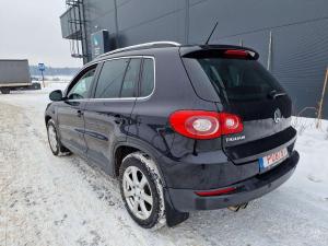 Black Volkswagen Tiguan 2010 in Vilnius, with an engine capacity of 1.97 L and mileage of 217 thousand km for 6499 €, photo 7 on AUTOMOTO.COM.LV