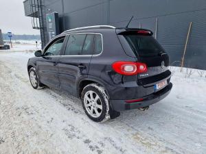 Black Volkswagen Tiguan 2010 in Vilnius, with an engine capacity of 1.97 L and mileage of 217 thousand km for 6499 €, photo 8 on AUTOMOTO.COM.LV