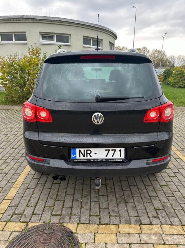 Black Volkswagen Tiguan 2010 in Liepaja, with an engine capacity of 2.00 L and mileage of 216 thousand km for 7500 €, photo 2 on AUTOMOTO.COM.LV