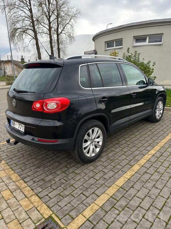 Black Volkswagen Tiguan 2010 in Liepaja, with an engine capacity of 2.00 L and mileage of 216 thousand km for 7500 €, photo 6 on AUTOMOTO.COM.LV