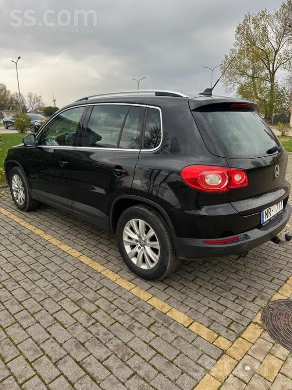 Black Volkswagen Tiguan 2010 in Liepaja, with an engine capacity of 2.00 L and mileage of 216 thousand km for 7500 €, photo 7 on AUTOMOTO.COM.LV