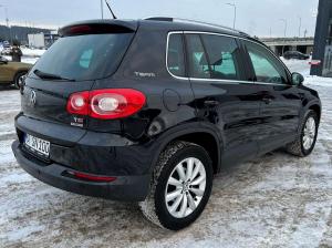 Black Volkswagen Tiguan 2010 in Vilnius, with an engine capacity of 1.40 L and mileage of 233 thousand km for 5500 €, photo 3 on AUTOMOTO.COM.LV