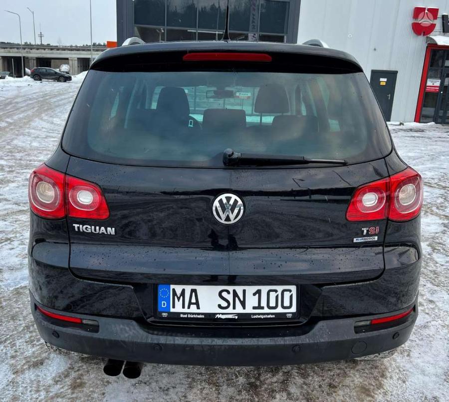 Black Volkswagen Tiguan 2010 in Vilnius, with an engine capacity of 1.40 L and mileage of 233 thousand km for 5500 €, photo 6 on AUTOMOTO.COM.LV