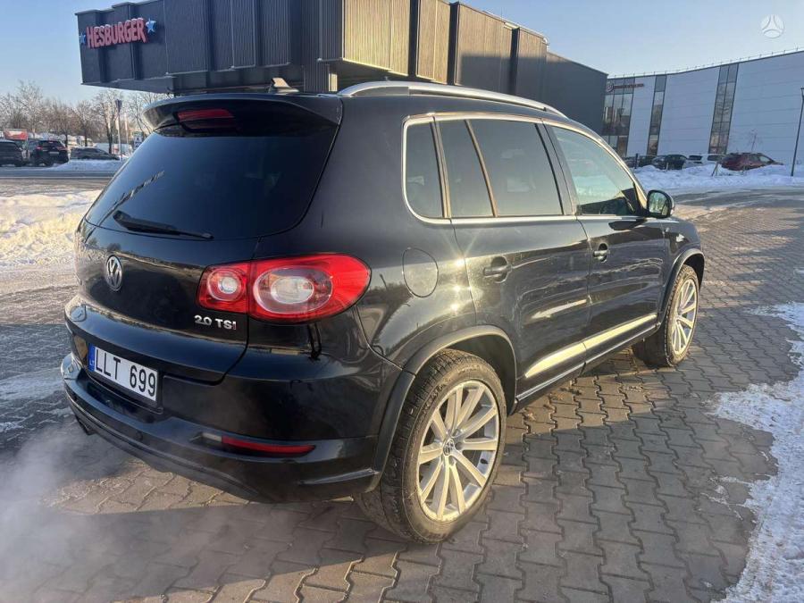Melns Volkswagen Tiguan 2010 Kauņa, ar dzinēja tilpumu 2.00 L un nobraukumu 230 tūkst. km par 7500 €, foto 2 vietnē AUTOMOTO.COM.LV