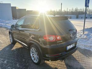 Melns Volkswagen Tiguan 2010 Kauņa, ar dzinēja tilpumu 2.00 L un nobraukumu 230 tūkst. km par 7500 €, foto 4 vietnē AUTOMOTO.COM.LV