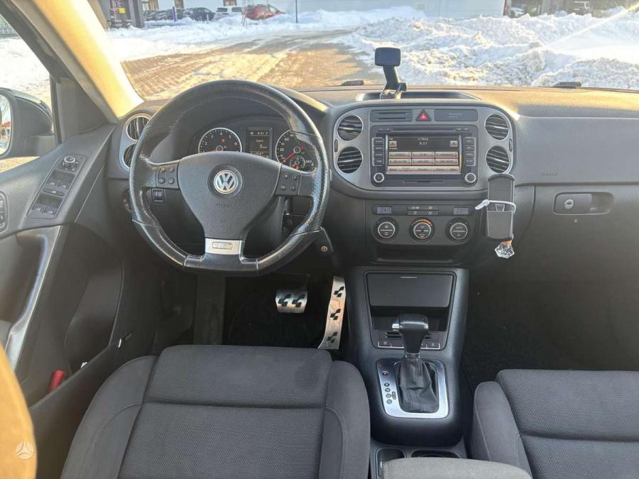 Melns Volkswagen Tiguan 2010 Kauņa, ar dzinēja tilpumu 2.00 L un nobraukumu 230 tūkst. km par 7500 €, foto 10 vietnē AUTOMOTO.COM.LV