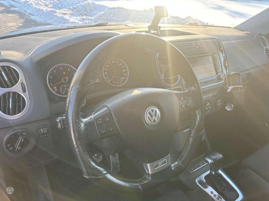 Melns Volkswagen Tiguan 2010 Kauņa, ar dzinēja tilpumu 2.00 L un nobraukumu 230 tūkst. km par 7500 €, foto 11 vietnē AUTOMOTO.COM.LV