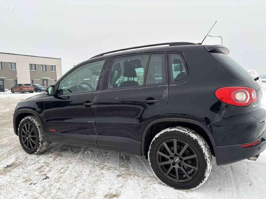Melns Volkswagen Tiguan 2010 Kauņa, ar dzinēja tilpumu 1.98 L un nobraukumu 320 tūkst. km par 5800 €, foto 3 vietnē AUTOMOTO.COM.LV